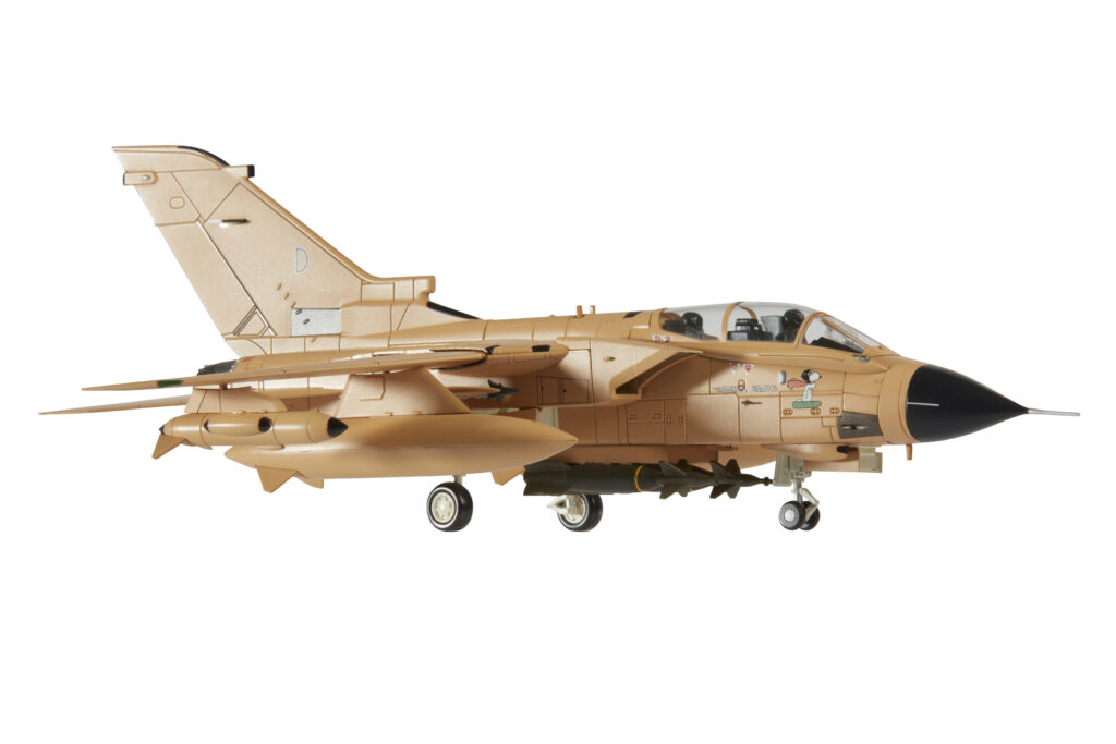Hobby-Master-HA6716-1:72-Tornado-GR1-RAF-Debbie-ZD790-D-31-Sqn-Gulf-War