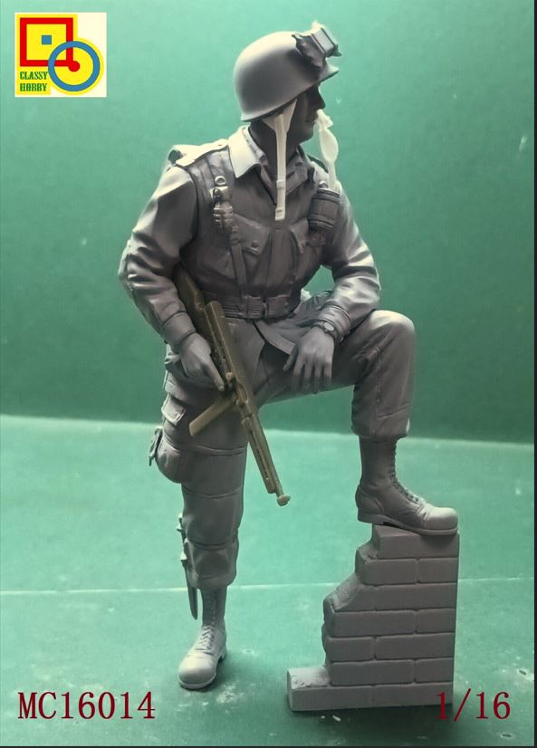 CLASSY-HOBBY-MC16014-1:16-WW2-US-AIRBORNE-SOLDIER-PARATROOPER